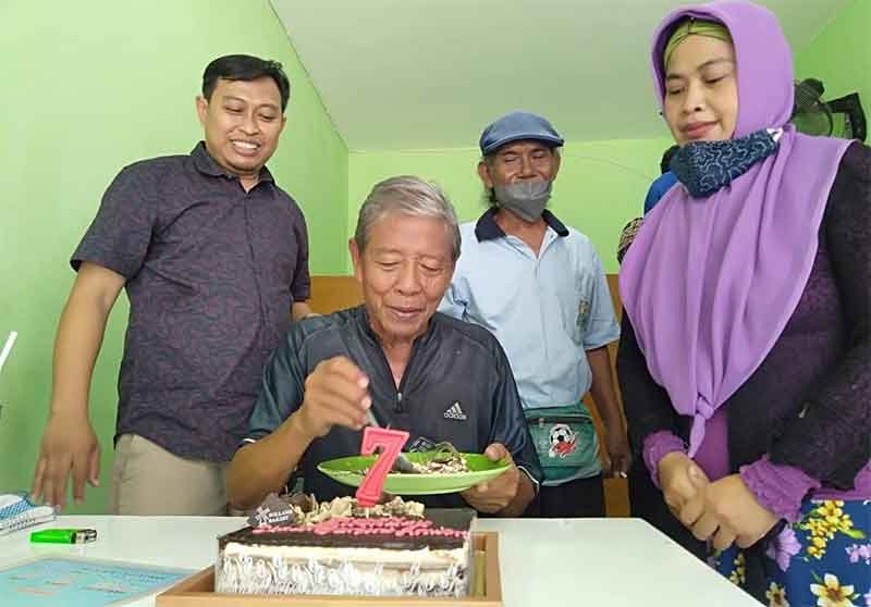 Ulang Tahun ke-76, PSIS Legend Berikan Kejutan Kepada Sartono Anwar 📌 Kabar Rasika